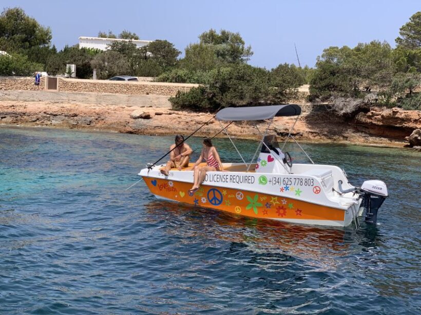 Ibiza: Discover the best coves in a boat driven by yourself - Who Should Book This Experience?