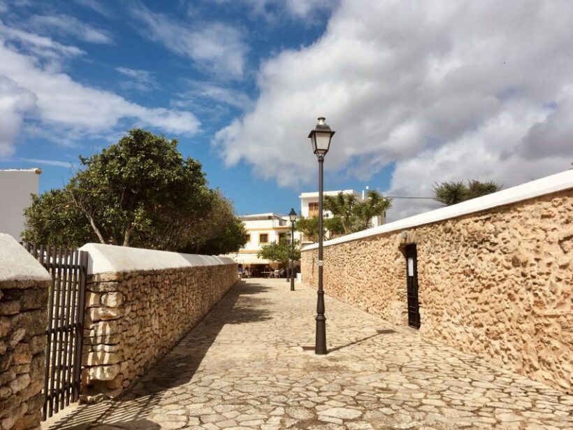 Ibiza: Old Town Guided Walking Tour - A Closer Look at the Tour: What It Offers and Why It Works