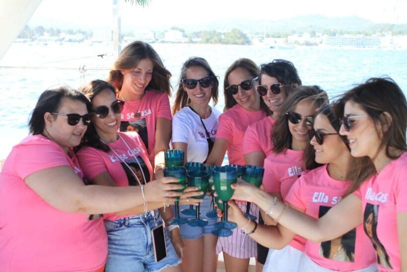 Ibiza: Sunset Boat Tour with Water Sports, Open Bar & Tapas - FAQ
