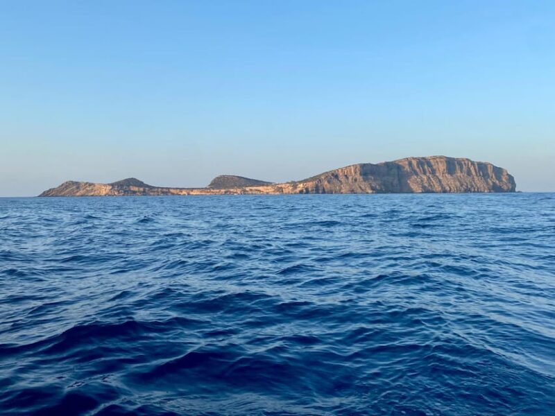 Ibiza: "sunset" tour from the sea in a private boat - FAQs