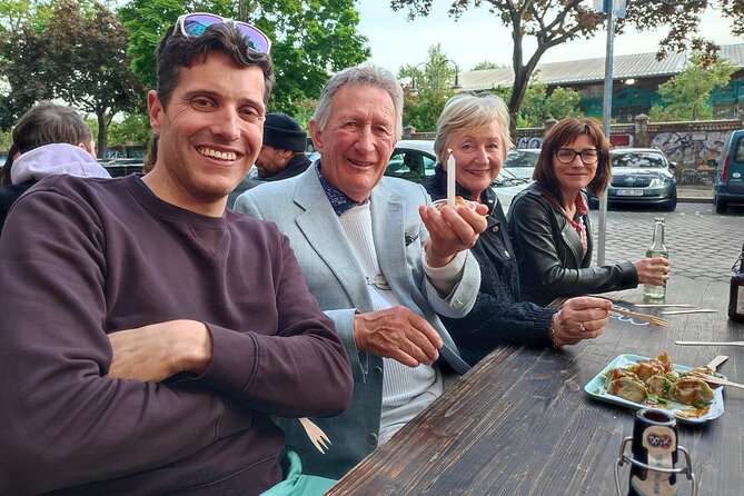 Iconic Berlin Street Food Tour - 2,0 hrs - Street Art Alley: A Photo Opportunity