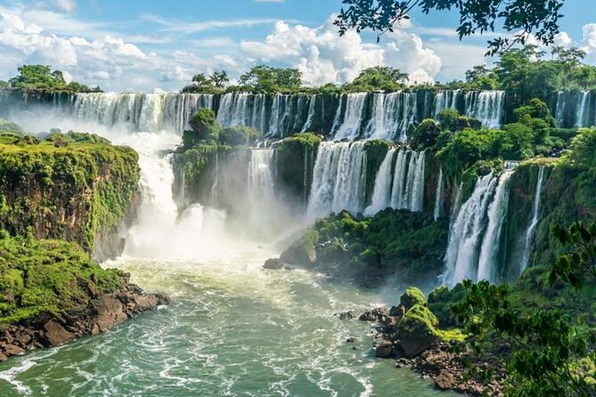 Iguazú Falls Private Full Day Tour - Customer Reviews and Feedback