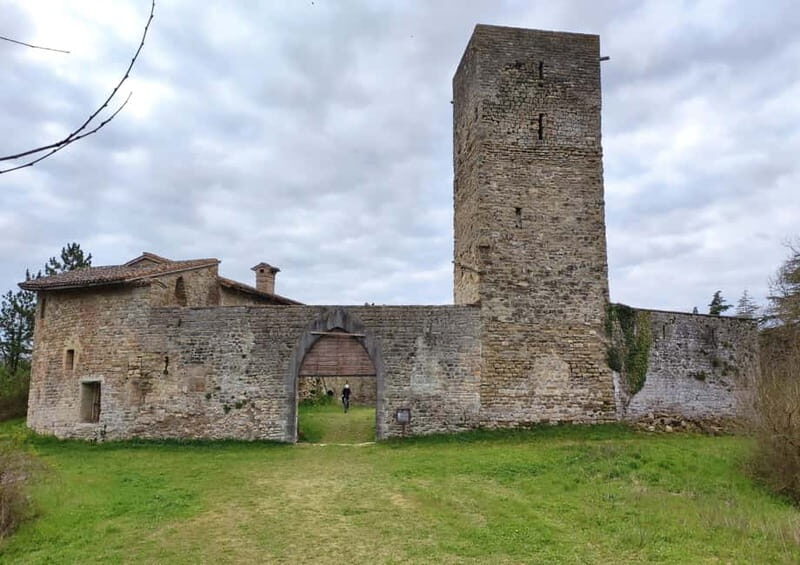 Il tour dei Castelli orientali di Gubbio: percorso in e-bike - Why This Tour Stands Out