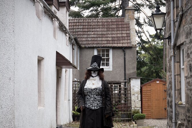 In and Out the Dusty Closes - The Sum Up