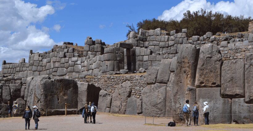 In Cusco: Saqsaywaman, Qenqo, Pukapukara, Tambomachay. - Key Points