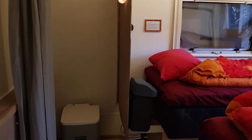 Inari: Overnight Aurora Hunt in Mobile Cabin on Lake Inari - Key Points