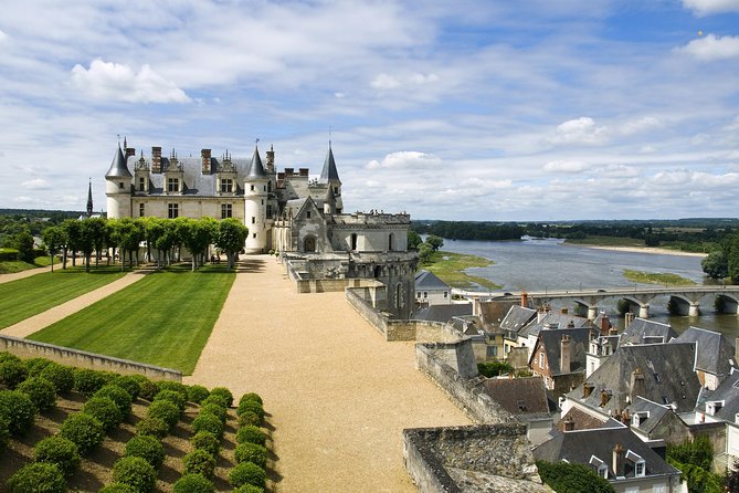 Incredible Loire Castles Tour With Wine Tastings and Lunch - Group Size and Personalization