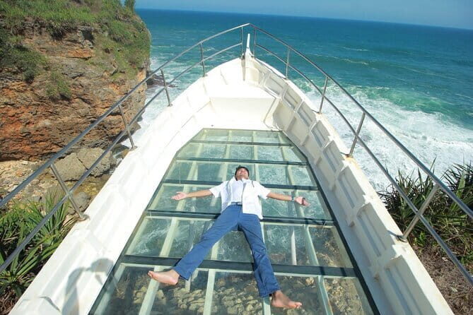Indonesia : Teras Kaca Pantai Nguluran in Yogyakarta - Introducing the Glass Terrace of Nguluran Beach Tour: A Photogenic Adventure in Yogyakarta