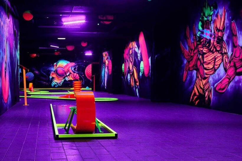 Innsbruck: 3D Mini Golf with Dazzling Light Effects - Key Points