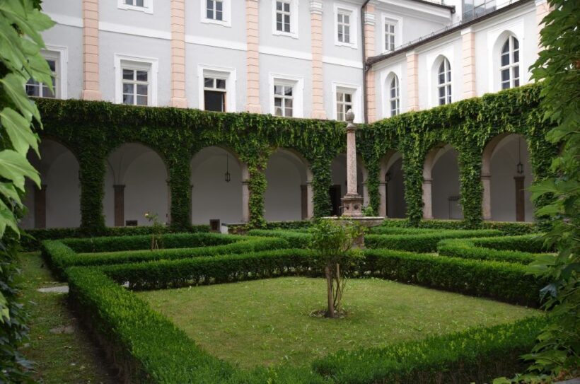 Innsbruck: Private Tour with a Local Guide - Itinerary Breakdown and What to Expect