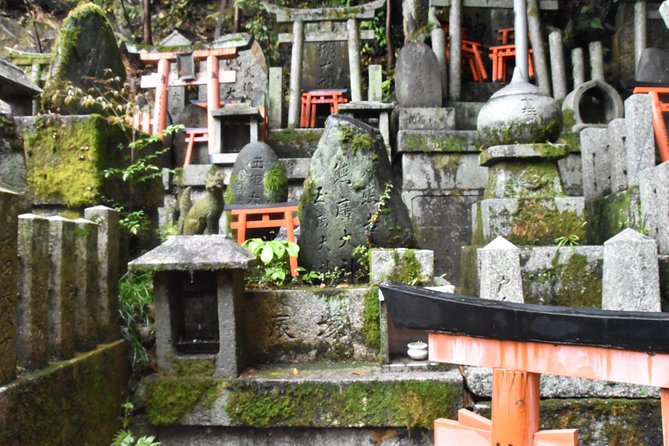 Inside of Fushimi Inari - Exploring and Lunch With Locals - Exploring the Shrine and Trails