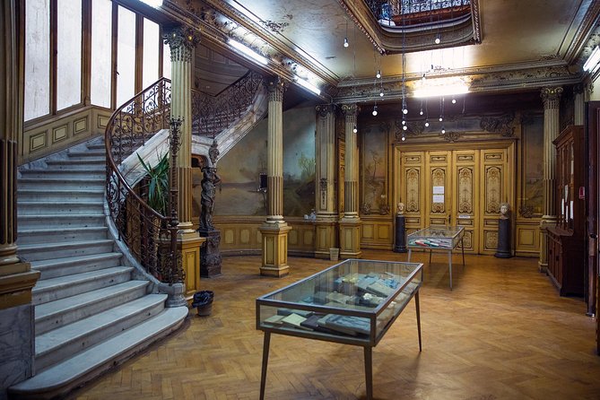 Instahood Stories - Unraveling Local Secrets