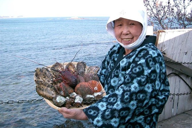 Interacting With Real AMA Divers in a Traditional AMA Hut (Ama Hut HACHIMAN) - Indulging in the Traditional Ama Cuisine