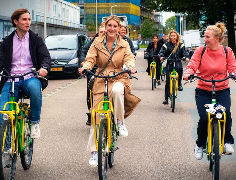 Interactive Safe 2,5hr Bike tour with Entertaining Guide - Key Points
