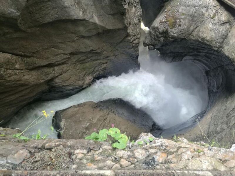 Interlaken: 72 Waterfalls Valley & Lauterbrunnen E-Bike Tour - Key Points