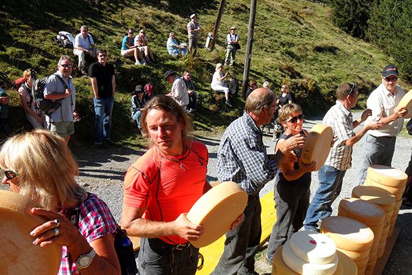 Interlaken & Jungfrau: Custom-Tailored Tour With Local Guide - Exploring Picturesque Landscapes