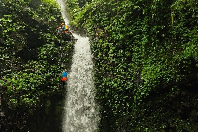 Intermediate canyoning trip in Bali " Samba canyon " - Key Points