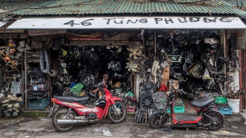 Into The Thieves Market Hanoi Photography Tour - Key Points