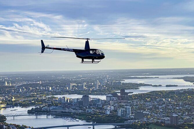 Introduction to helicopter piloting in Gatineau-Ottawa - A Detailed Look at the Helicopter Pilot for a Day Tour