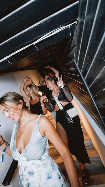 Ios: Pub Crawl with 5 Venues, 5 Shots, and 5 VIP Entrances - Key Points