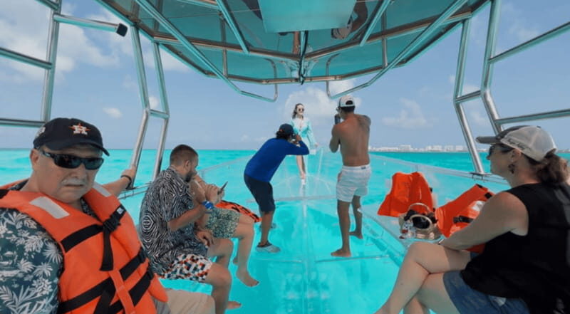 Isla mujeres: 100% transparent boat ride on board the boat - Key Points