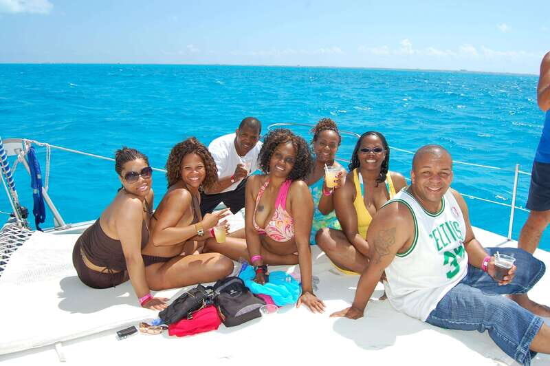 Isla Mujeres Catamaran, Snorkel & Buffet Lunch - FAQ