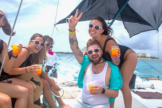 Isla Mujeres Catamaran Tour from Cancun with Snorkel and Open Bar - The Experience: What Travelers Say