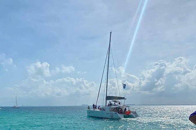 Isla Mujeres on luxury catamaran with snorkel, open bar and lunch - FAQs