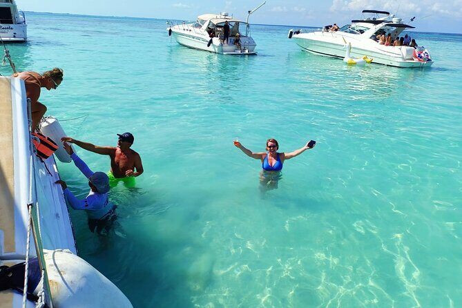 Isla Mujeres Premium Tour in Private Catamaran with Lunch - Authentic Experiences and Common Reviews