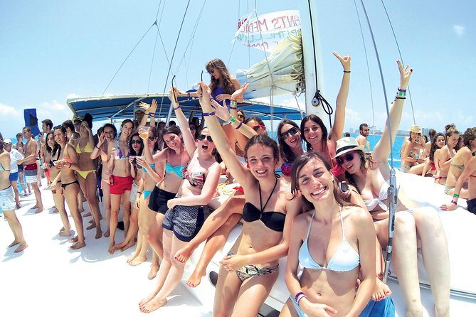 Isla Mujeres Tour on Catamaran with Snorkel, Open Bar, Buffet & Beach club - The Atmosphere and Group Size