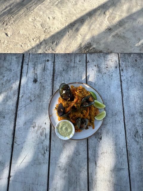 Isla Tierra Bomba beach club: Day Pass with typical food - Key Points