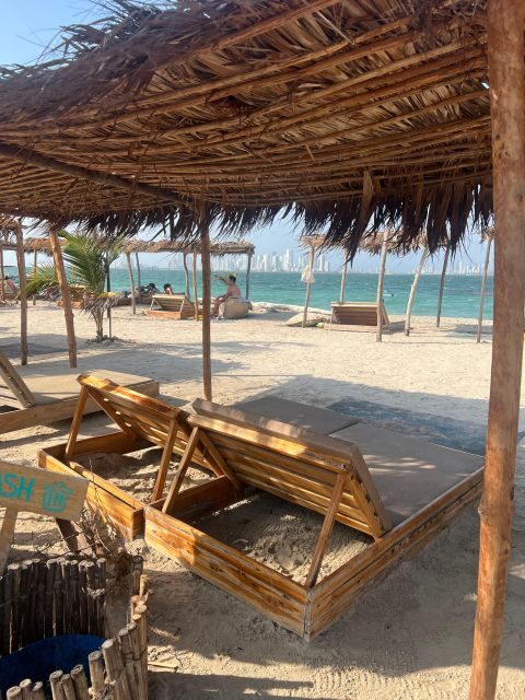 Isla Tierra Bomba beach club: Day Pass with typical food - Dining: A Taste of Local Flavors