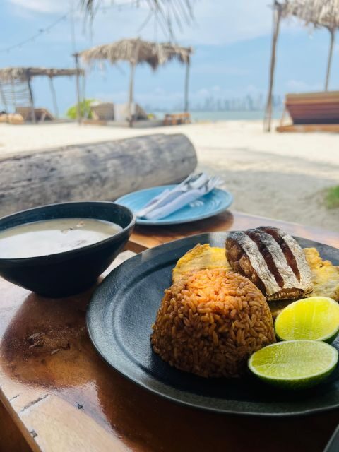 Isla Tierra Bomba beach club: Day Pass with typical food - Relaxation and Recreation