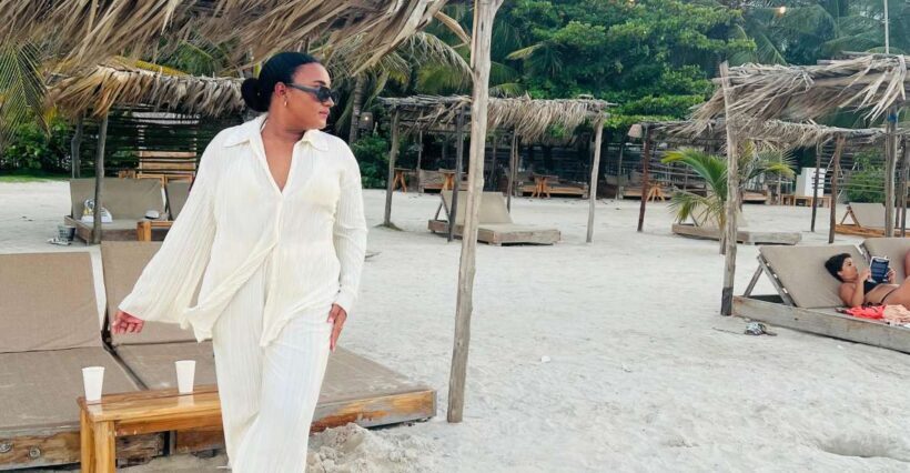 Isla Tierra Bomba beach club: Day Pass with typical food - Practical Details: Cost, Duration, and Accessibility