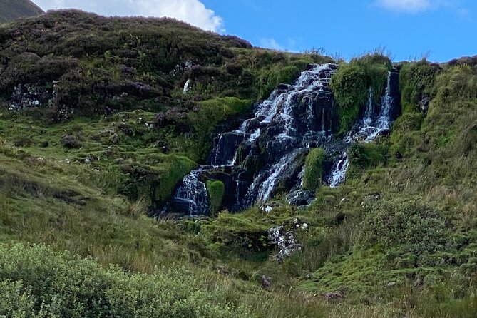 Isle oF SkyeTour.PORTREE,OLD MAN STORR,KILT ROCK.FROM INVERNESS - Admiring the Kilt Rock