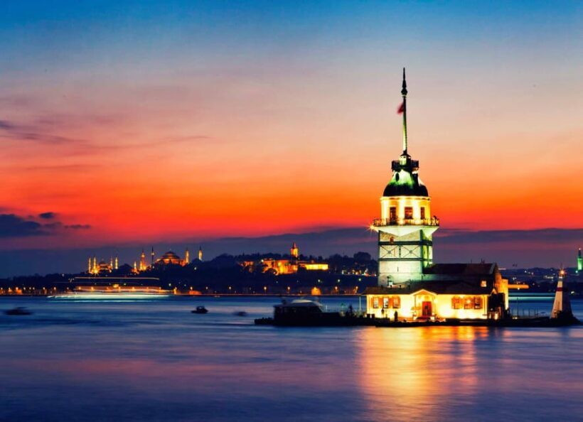 Istanbul: A short trip along the Bosphorus in the evening - The Crowds and the Authenticity