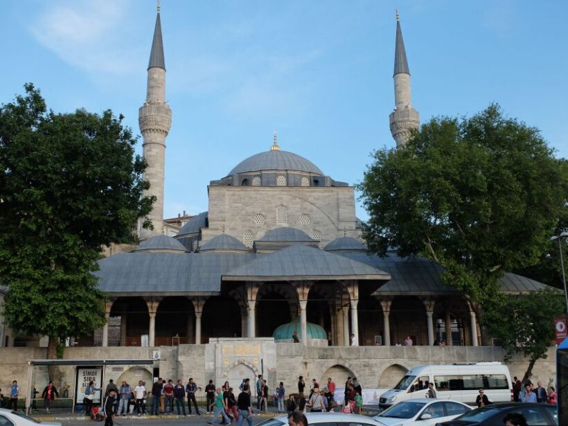 Istanbul: Asian Continent Highlights Walking Tour - Walking Along the Bosphorus and Maiden Tower