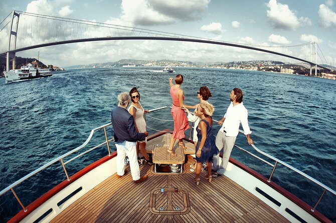 Istanbul Bosphorus Boat Cruise Tour ( MORNNG or SUNSET ) - FAQs