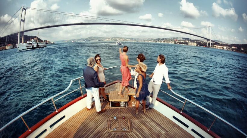 Istanbul: Bosphorus Cruise and Bus Tour with Bazaar Visit - An Introduction to the Tour