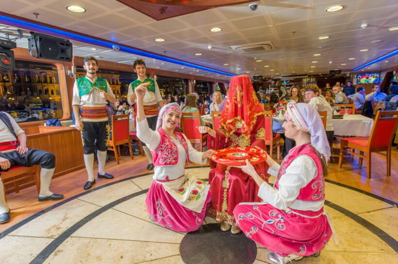 Istanbul: Bosphorus Dinner Cruise Incl. Drinks with Transfer - FAQ