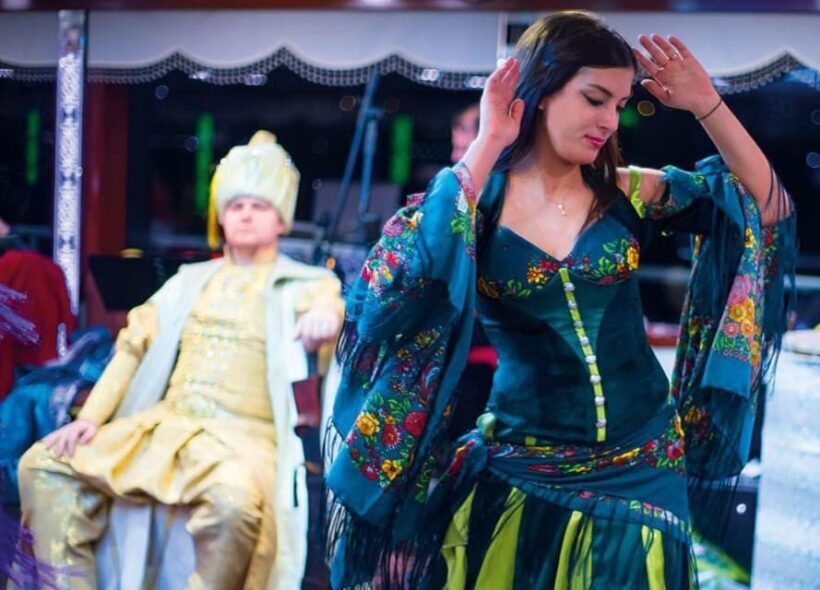 Istanbul: Bosphorus Dinner Cruise with Entertainment - The Experience in Detail