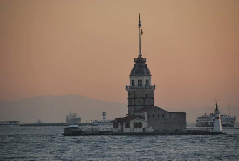Istanbul: Bosphorus Lunch Cruise with Guide - The Experience in Detail