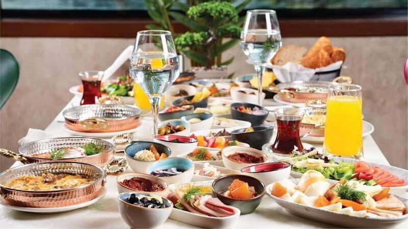 Istanbul: Bosphorus Morning Cruise with Breakfast - The Scenic Route and Landmarks