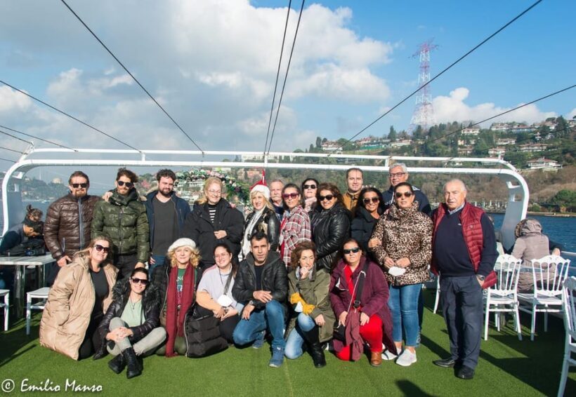 Istanbul: Bosphorus Morning/Sunset Cruise with Optional Stop - Food and Drinks: What’s Included