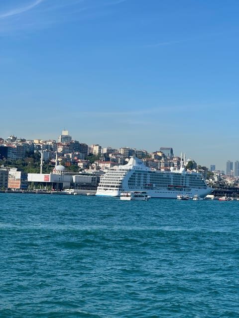 Istanbul: Bosphorus River Sunset Yacht Tour with Commentary - Key Points