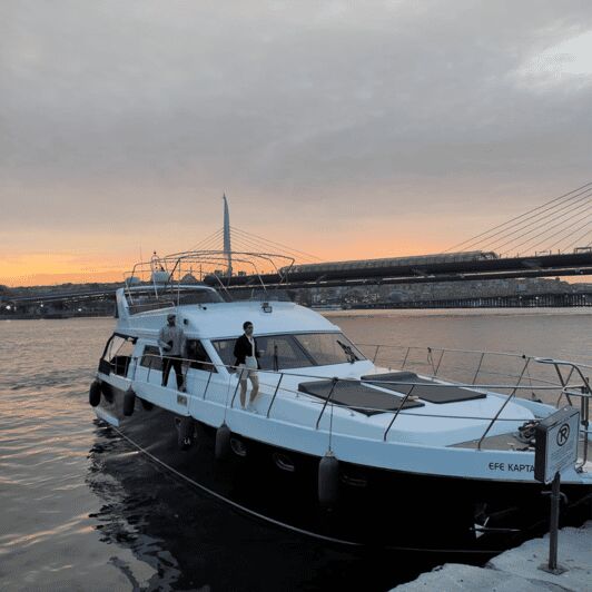 Istanbul: Bosphorus River Sunset Yacht Tour with Commentary - Detailed Breakdown of the Itinerary
