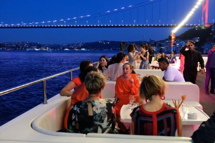 Istanbul: Bosphorus Sunset Cruise with Dinner - Key Points