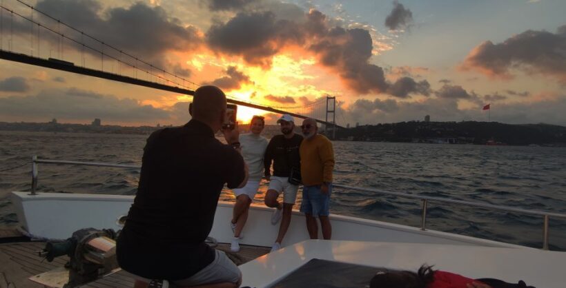 Istanbul: Bosphorus Sunset Cruise with Snacks and Wine - Key Points