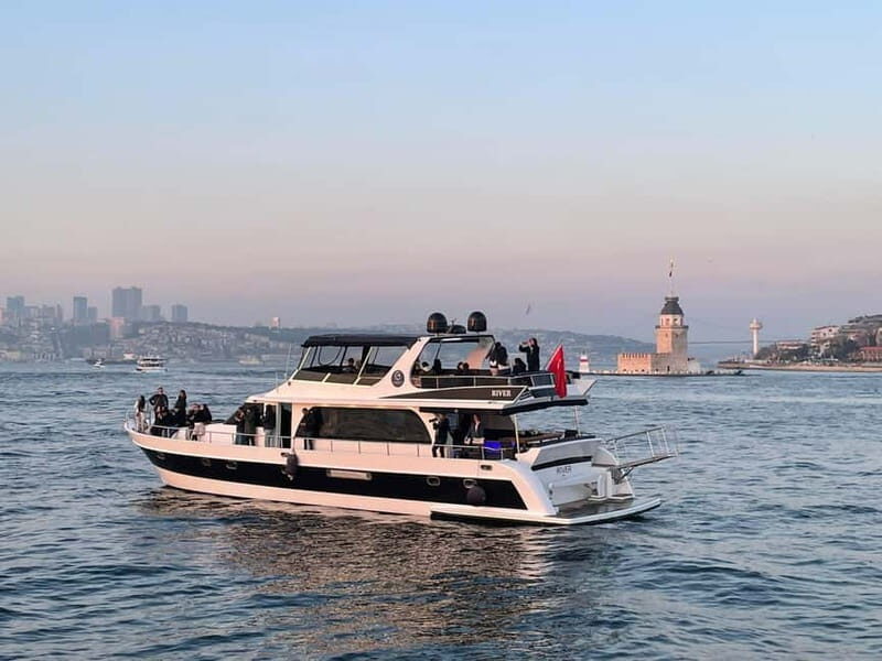 Istanbul: Bosphorus Sunset or Night Yacht Cruise & Transfers - Guides and Entertainment