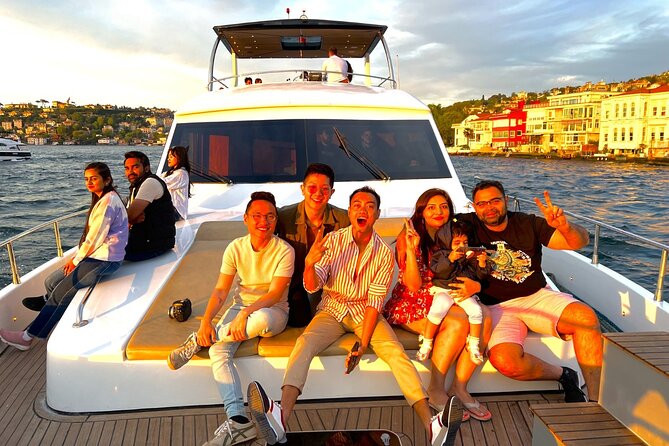 Istanbul Bosphorus Sunset Yacht Cruise With Live Guide And Snacks - Luxurious Yacht Features and Amenities